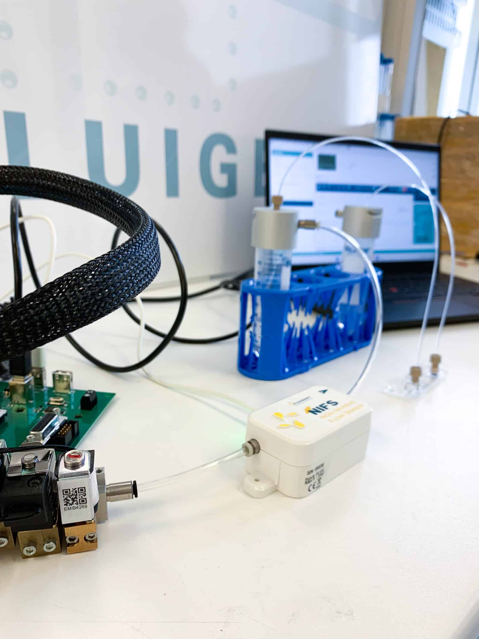 The first non-intrusive flow sensing technology for microfluidics